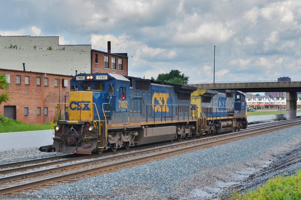 CSX 7492 west.